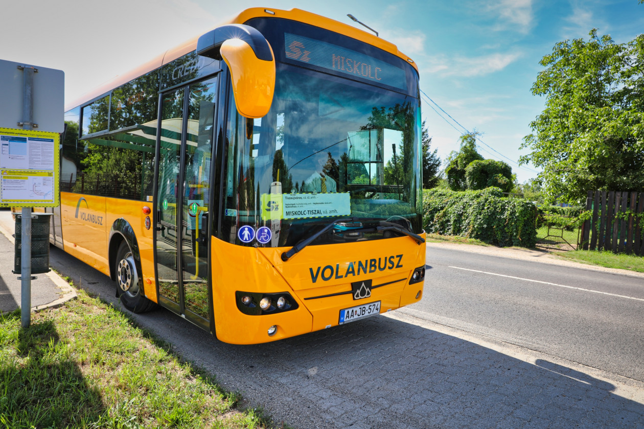 A mellékvonali vonathelyettesítő autóbuszokon is lehet menetjegyet ...